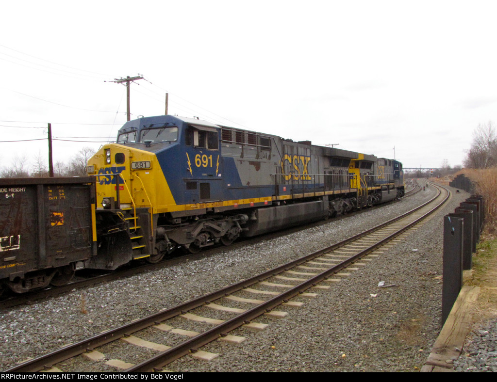 CSX 691 and 624